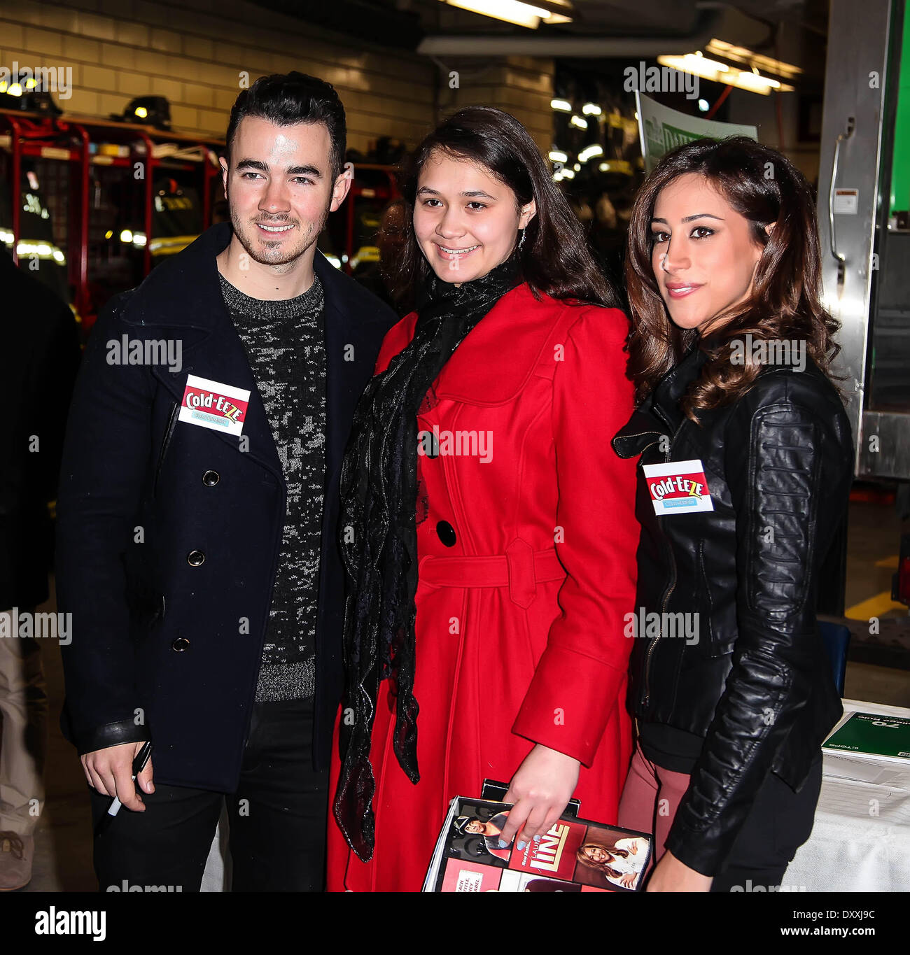 Kevin Jonas and wife Danielle Jonas host a FDNY Food Drive for ...