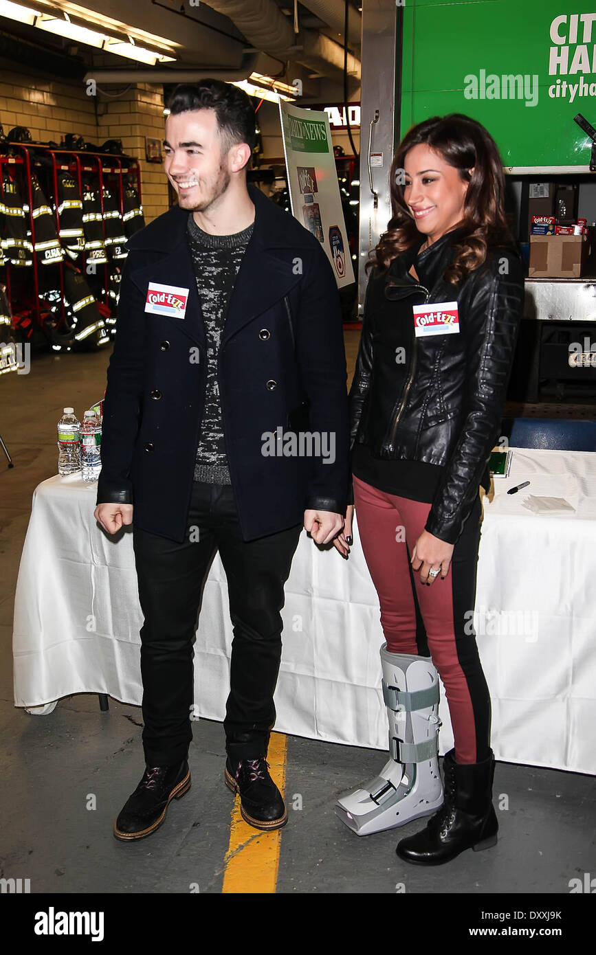 Kevin Jonas and wife Danielle Jonas host a FDNY Food Drive for ...