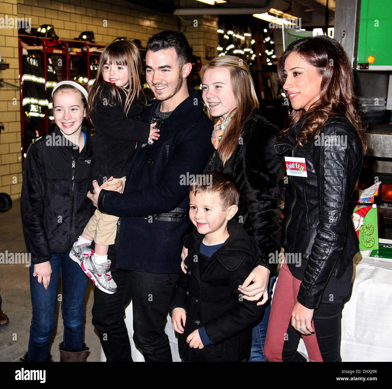Kevin Jonas and wife Danielle Jonas host a FDNY Food Drive for ...