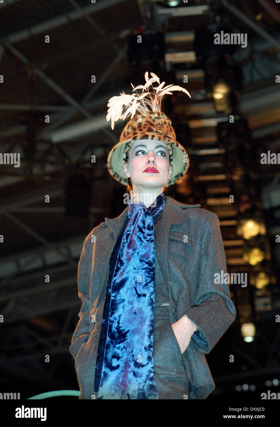 1990s fashion uk hi-res stock photography and images - Alamy