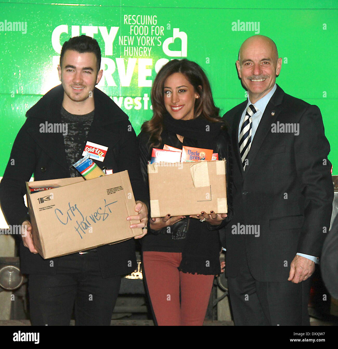 Kevin Jonas and wife Danielle Jonas host a FDNY Food Drive for ...