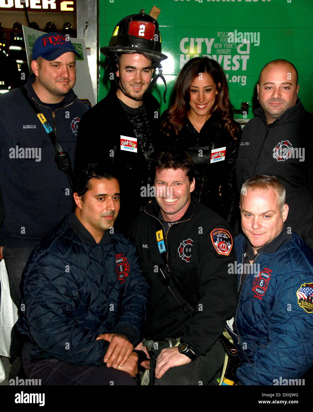Kevin Jonas and wife Danielle Jonas host a FDNY Food Drive for ...