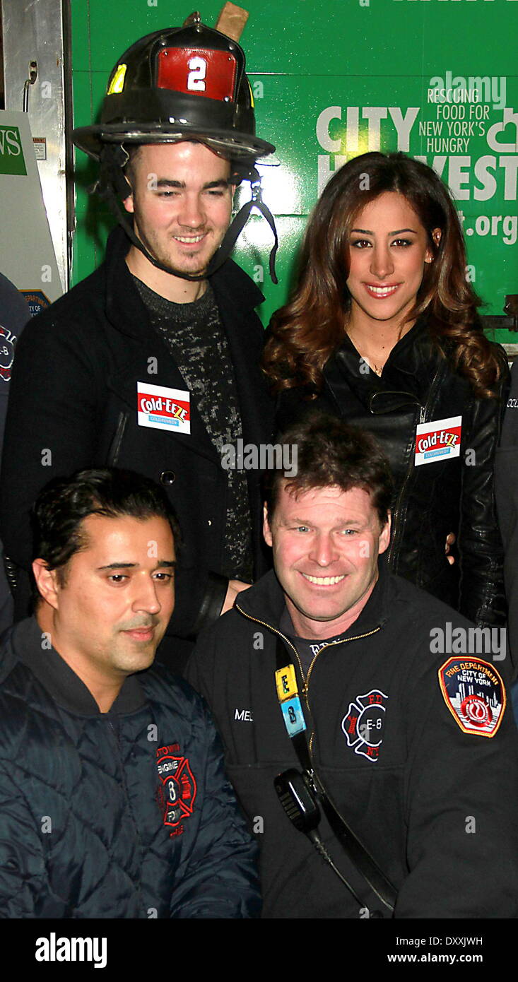 Kevin Jonas and wife Danielle Jonas host a FDNY Food Drive for ...