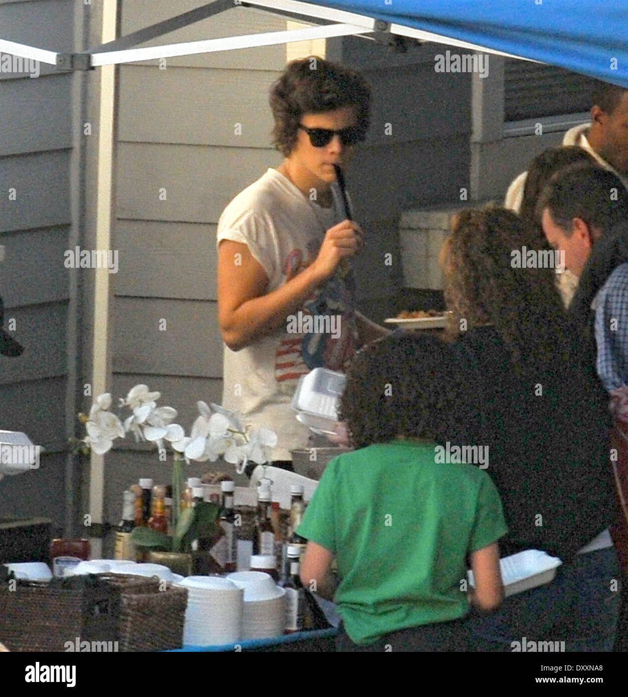 Harry Styles has lunch One Direction seen having lunch and exchange ...