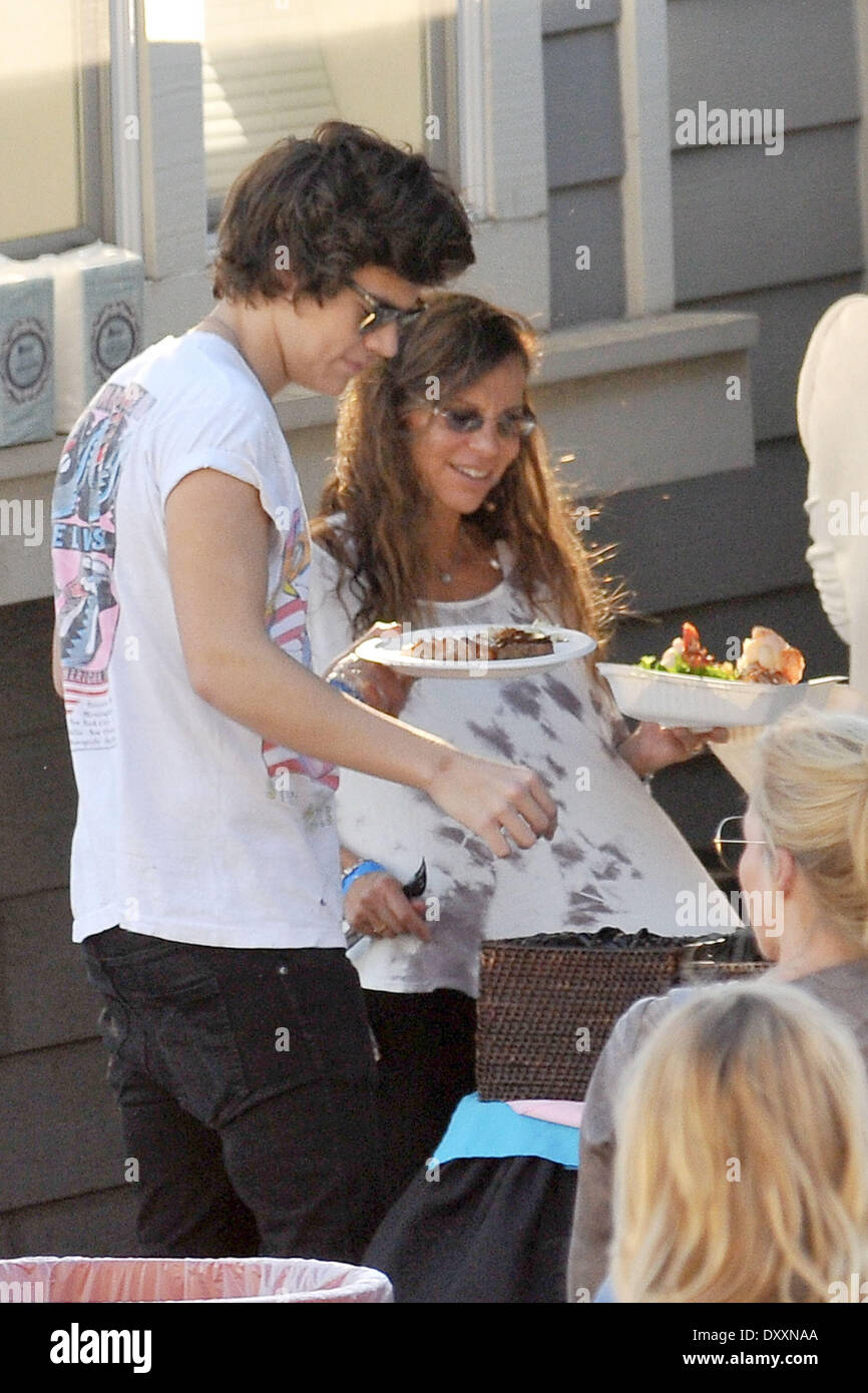 Harry Styles has lunch One Direction seen having lunch and exchange ...
