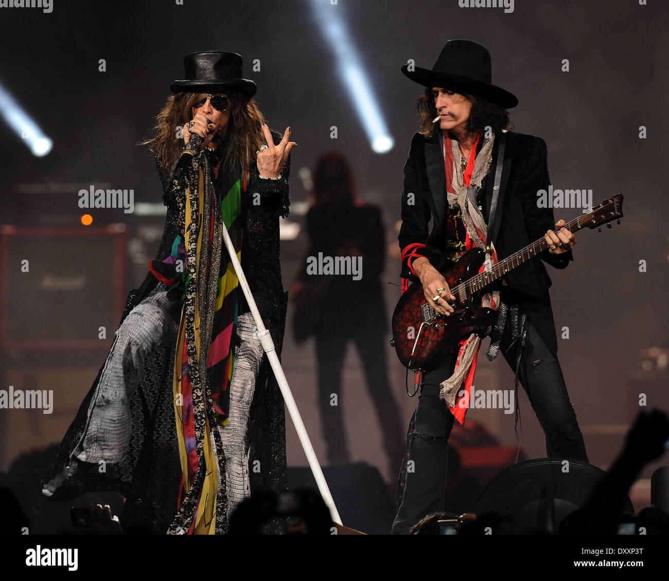 Steven tyler joe perry hi-res stock photography and images - Alamy
