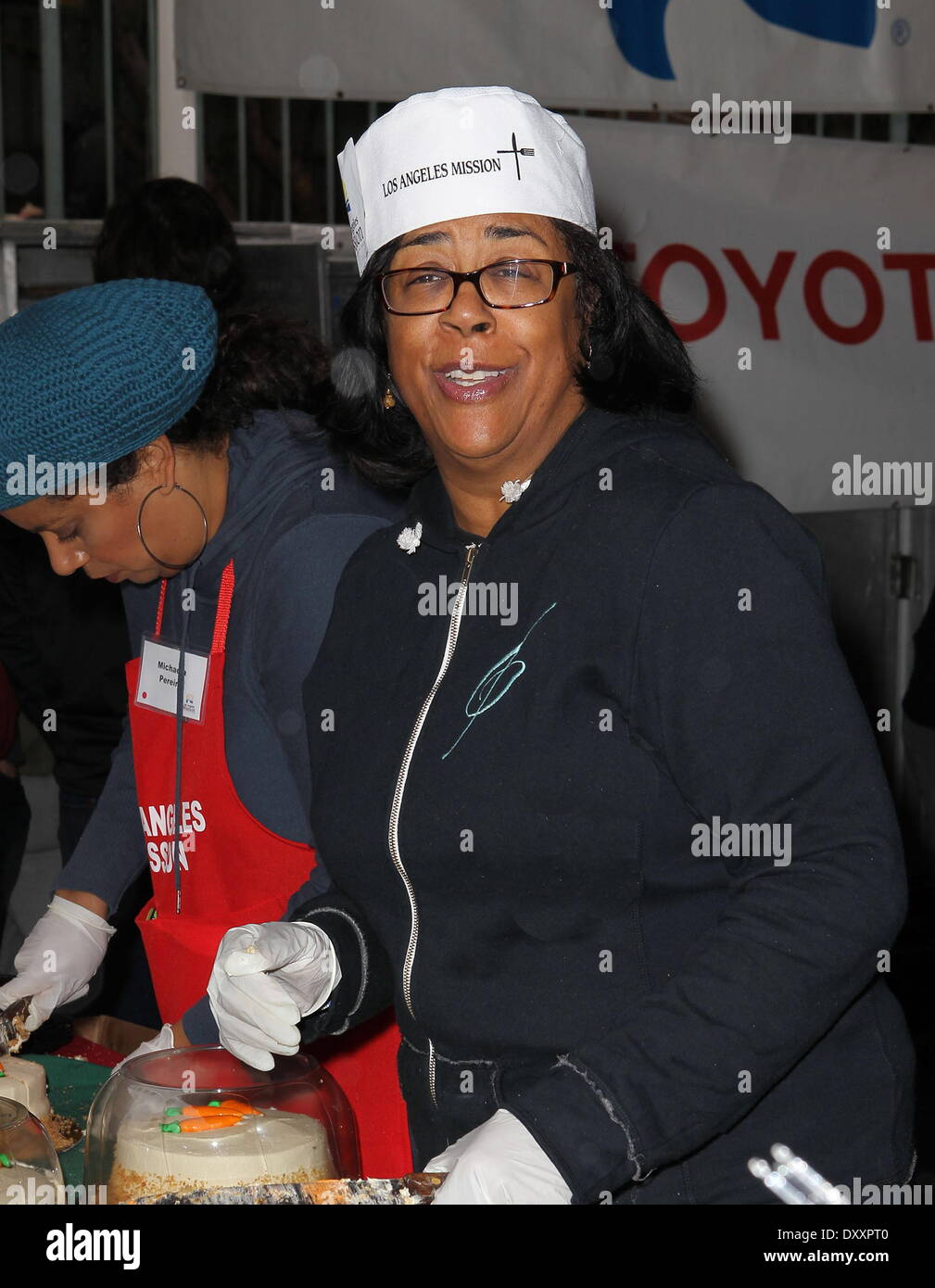 Jan Perry Los Angeles Mission Christmas Eve For The Homeless Los ...