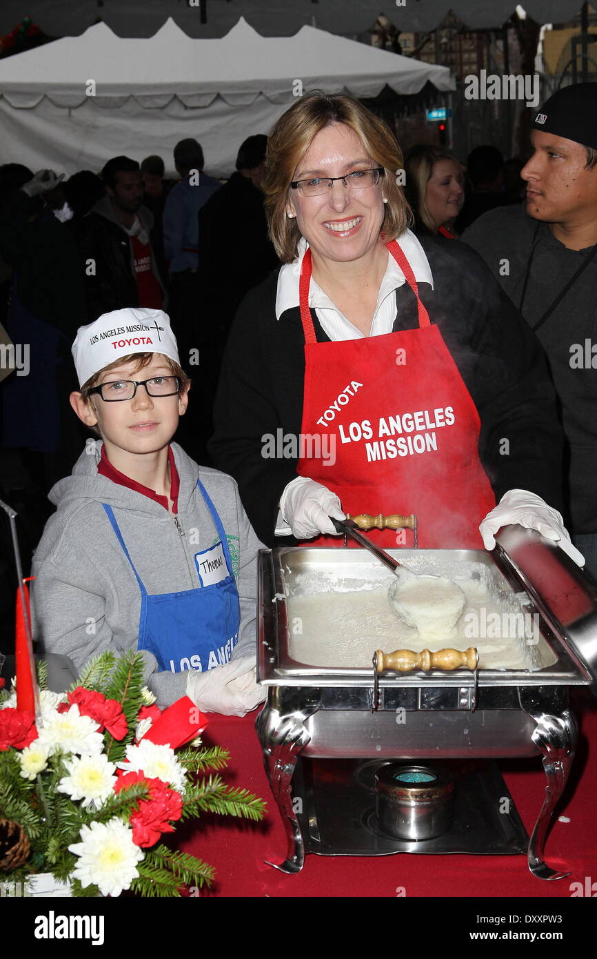 Wendy Greuel and her son Thomas Los Angeles Mission Christmas Eve For ...