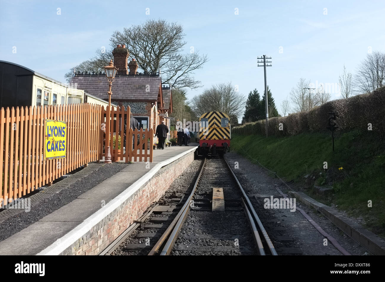 Train at Chinnor railway station Stock Photo - Alamy