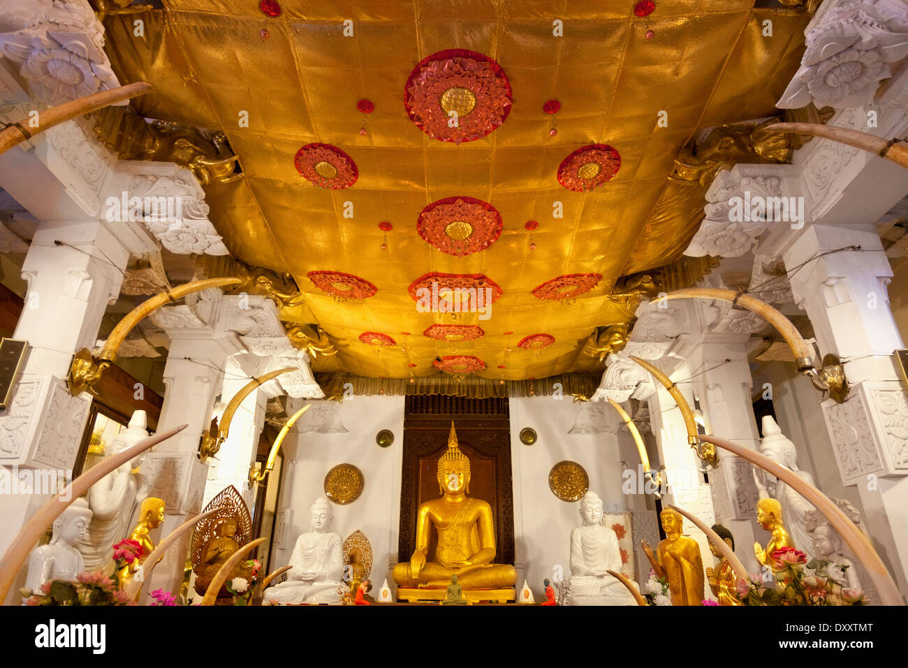 Inside the Temple of the Tooth in Kandy, Sri Lanka 5 Stock Photo - Alamy