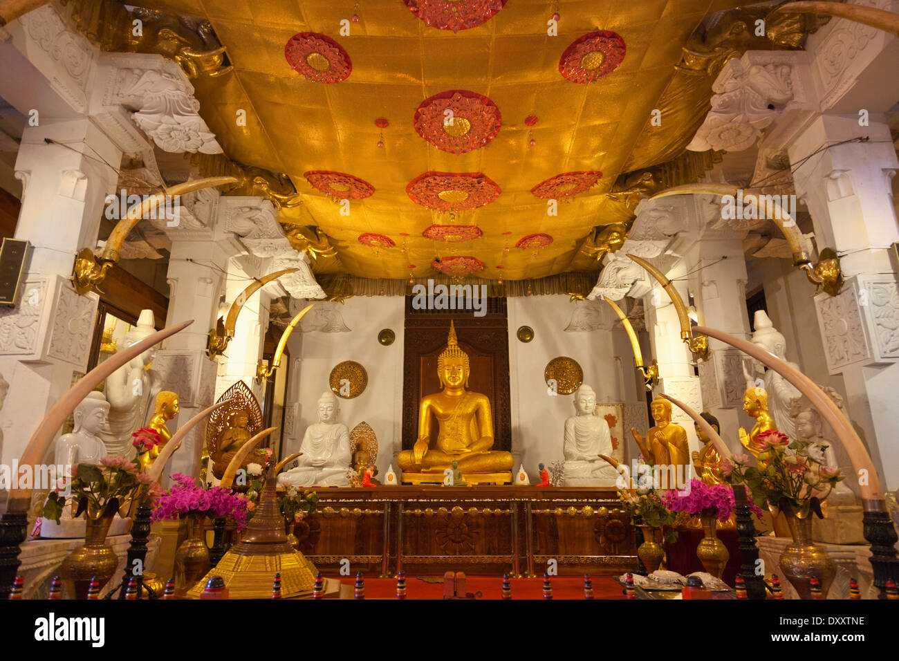 Inside the Temple of the Tooth in Kandy, Sri Lanka 9 Stock Photo - Alamy
