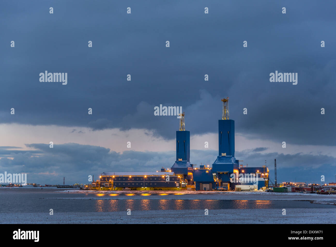 Alaska drilling oil rig industry prudhoe bay hi-res stock photography ...