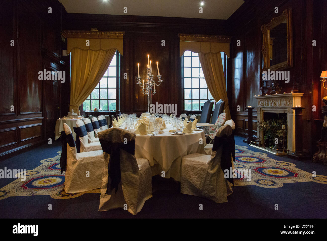 Formal dinner table set hi-res stock photography and images - Alamy