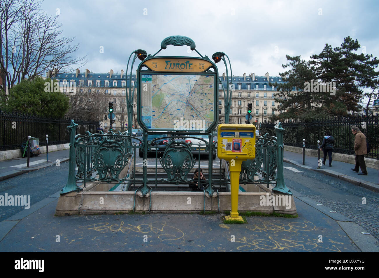 Map of the paris metro hi-res stock photography and images - Alamy