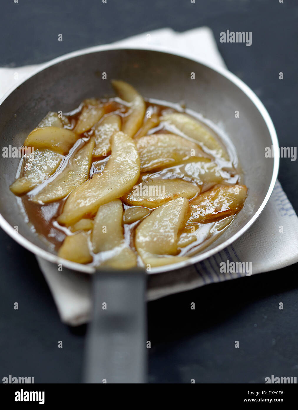 Pan-fried sliced pears with cinnamon Stock Photo - Alamy