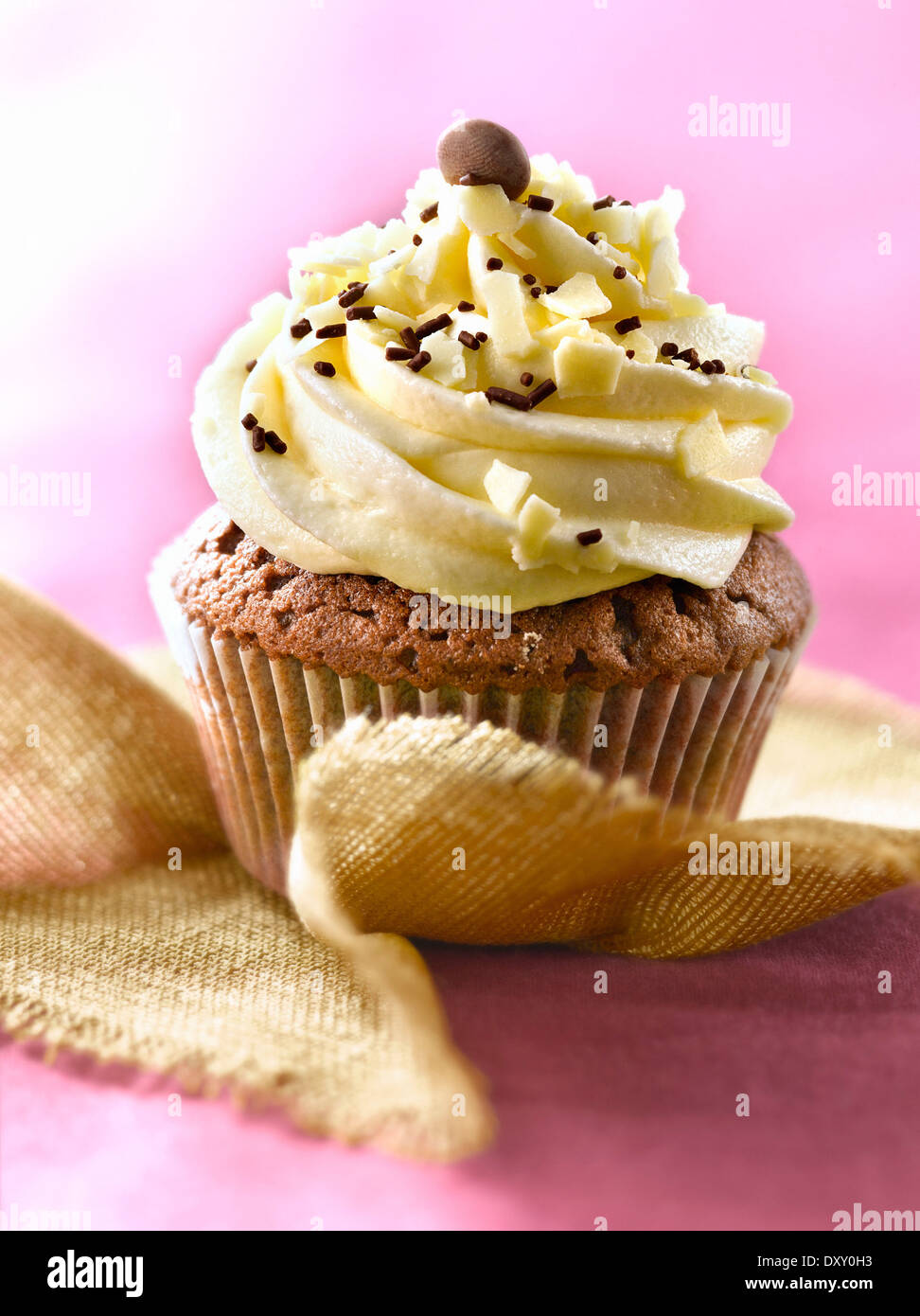 White chocolate cupcake Stock Photo - Alamy