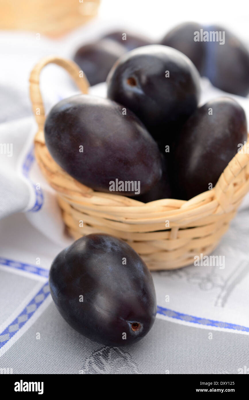 Quetsch plums hi-res stock photography and images - Alamy