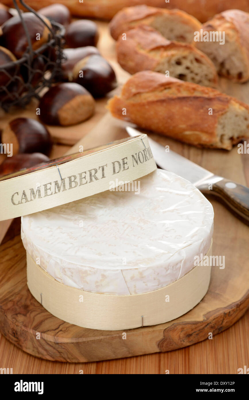 Camembert box hi-res stock photography and images - Alamy