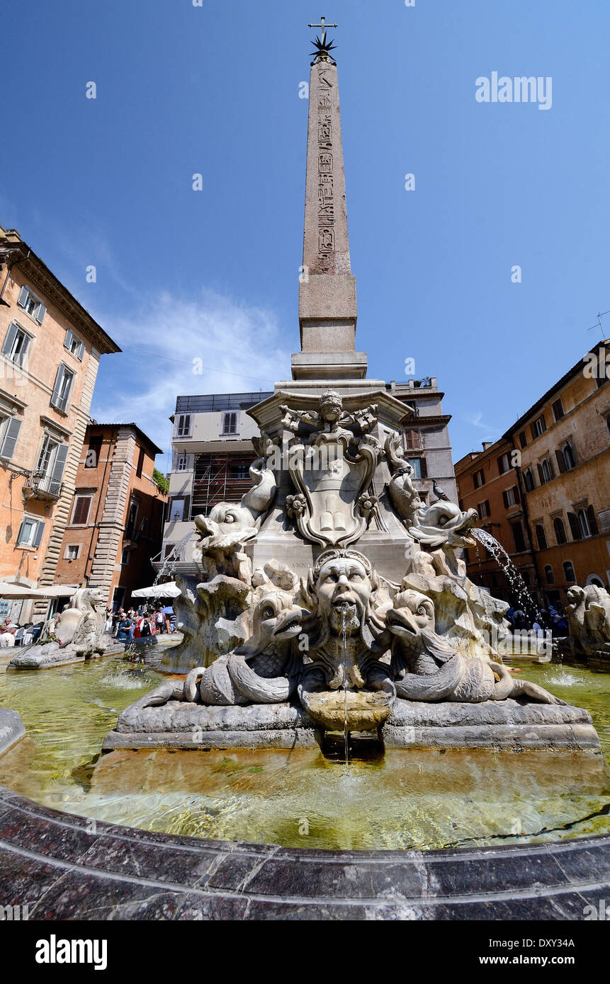 Fontana di piazza della Rotonda, Pantheon Rome Stock Photo - Alamy