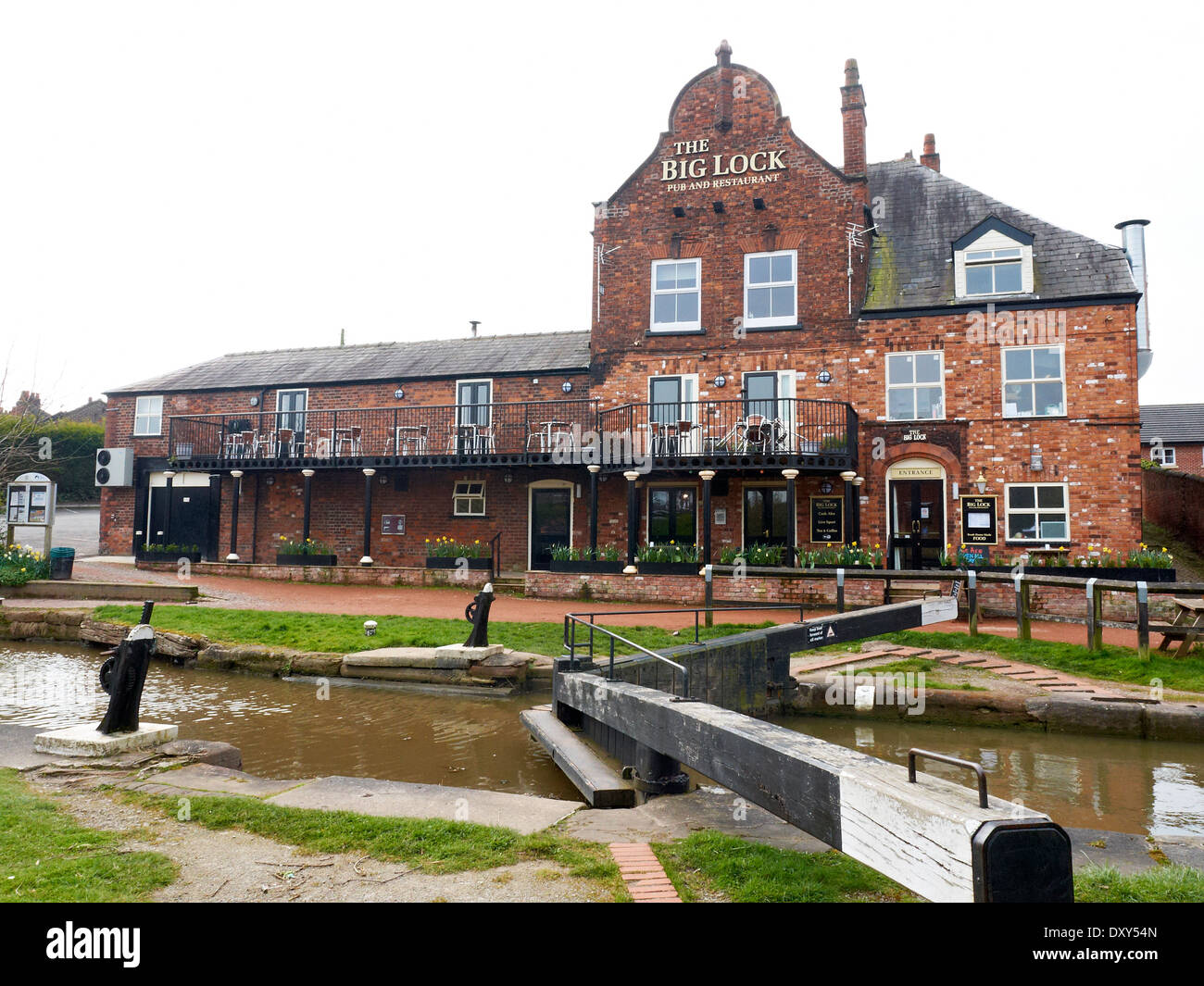 The Big Lock pub and restaurant on the Trent and Mersey canal in ...