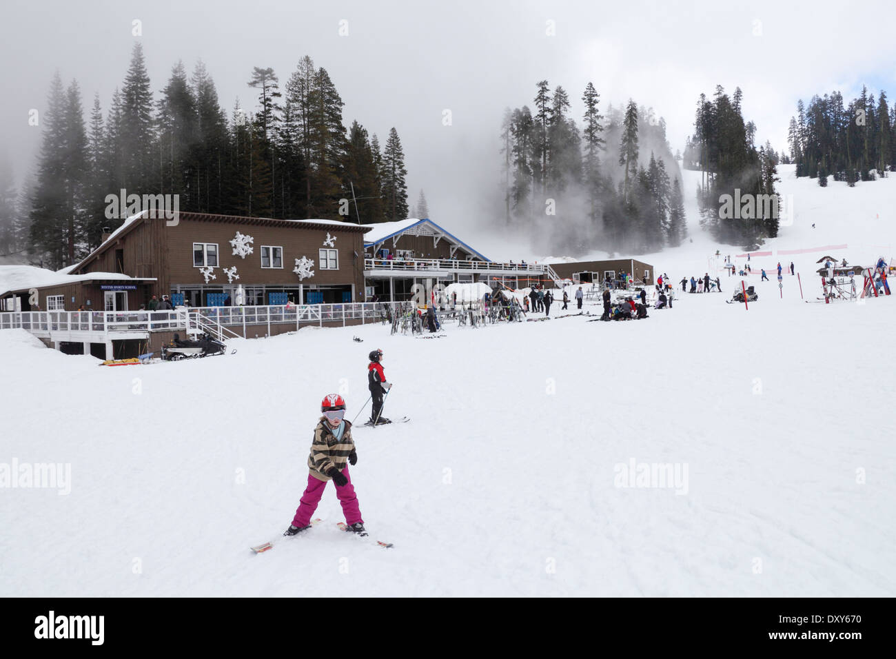 Fog sweeps over Badger Pass Ski Area at Yosemite National Park Stock ...