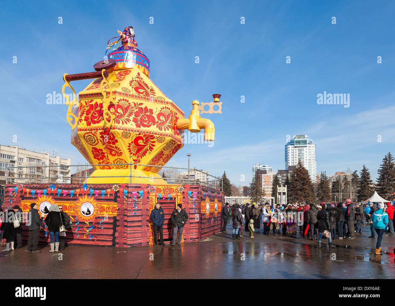 Samara people celebrates Shrovetide Stock Photo - Alamy