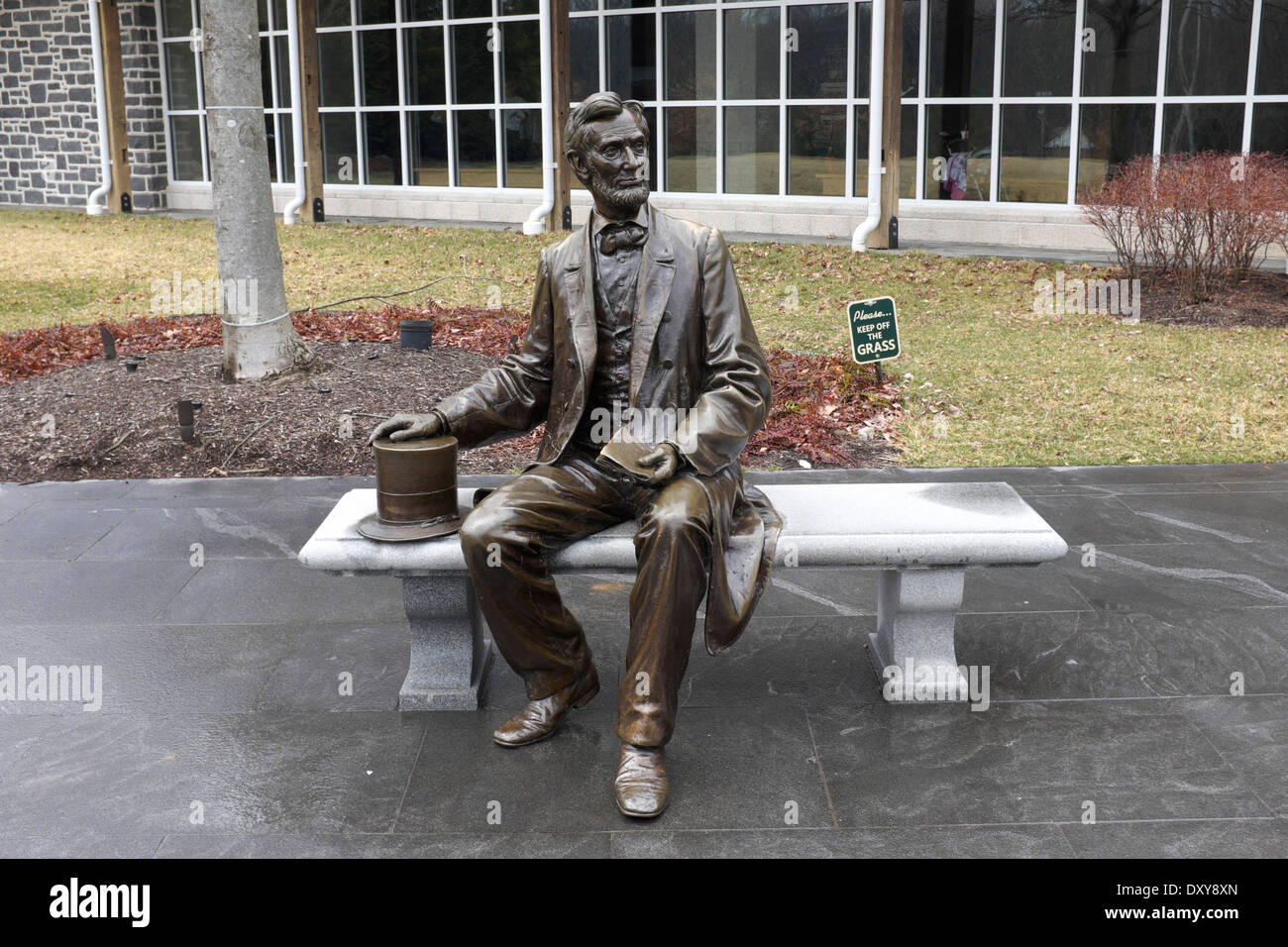 Abraham Lincoln Sitting Statue