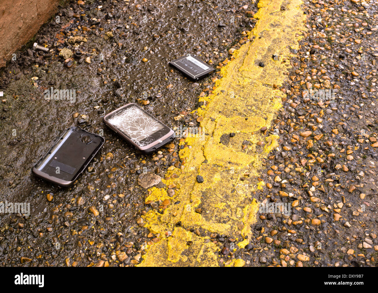 Broken mobile phone hi-res stock photography and images - Alamy
