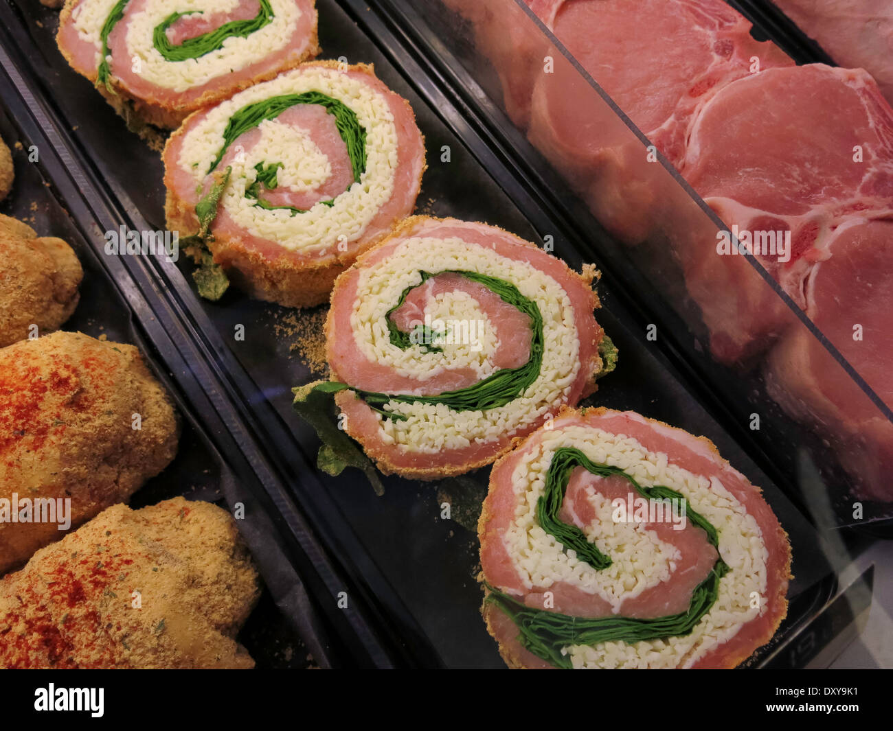 Display sale meat department hi-res stock photography and images - Alamy