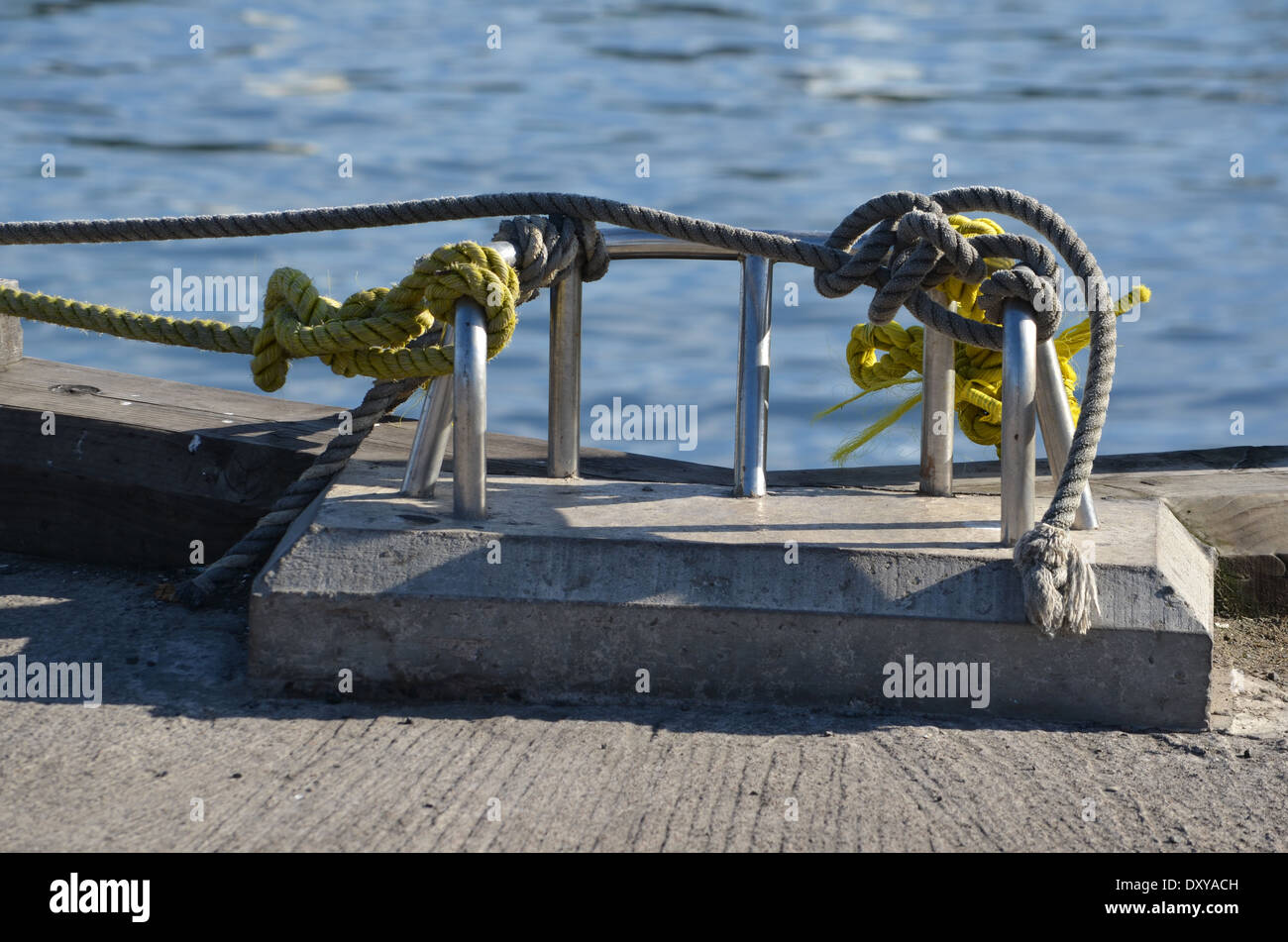 Harbor ropes hi-res stock photography and images - Alamy