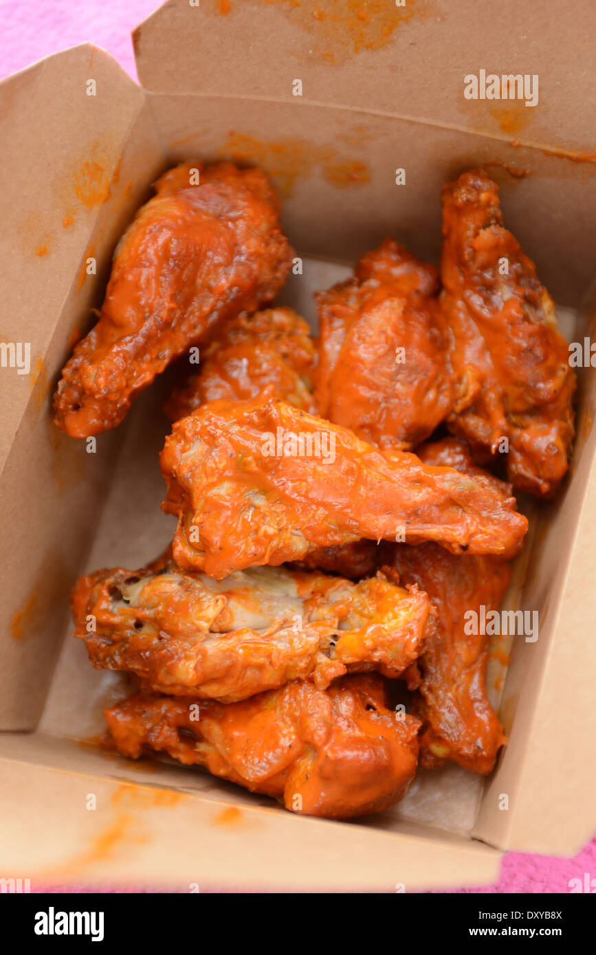 Messy chicken wings hi-res stock photography and images - Alamy