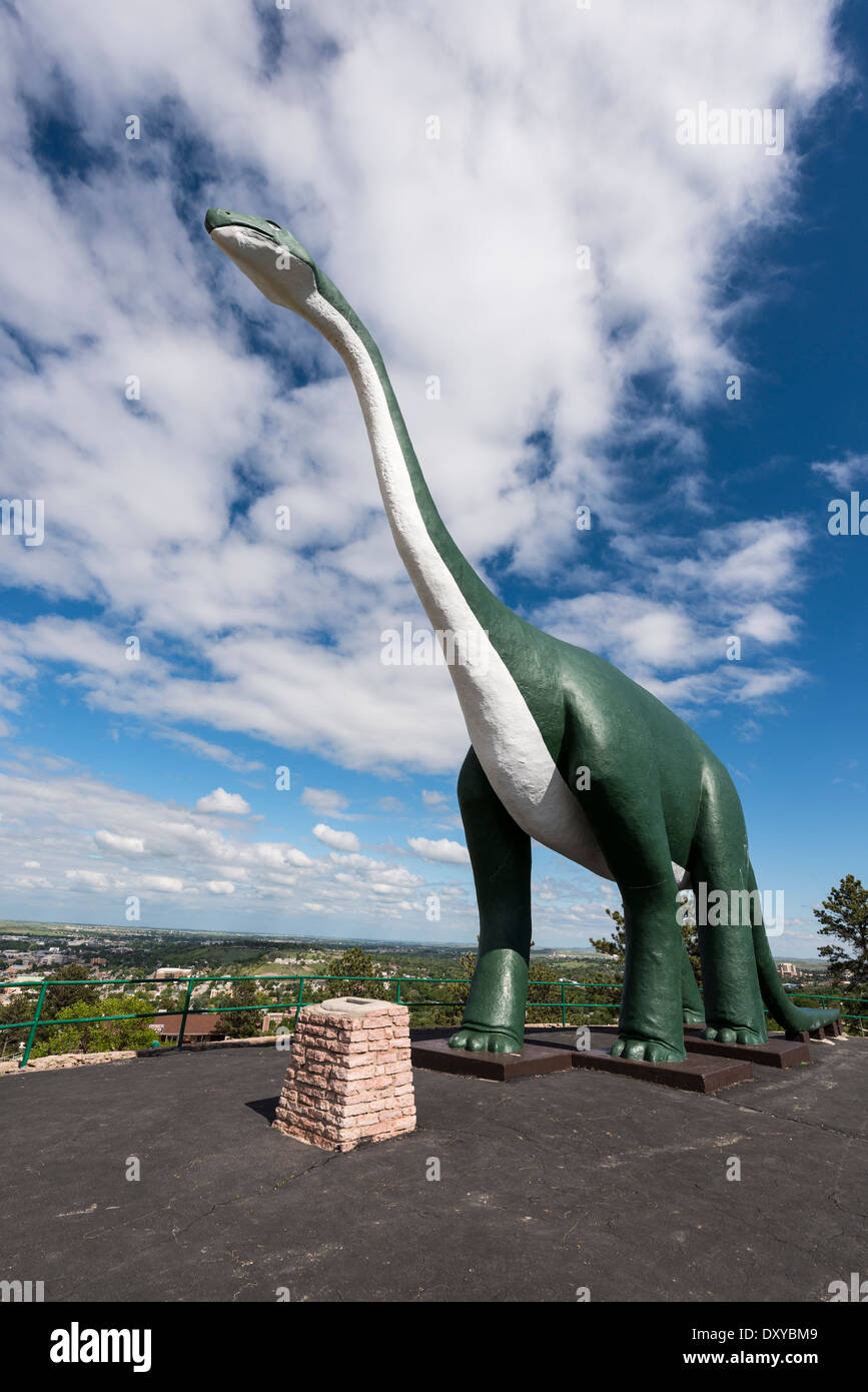 Statue dinosaur brontosaurus hi-res stock photography and images - Alamy