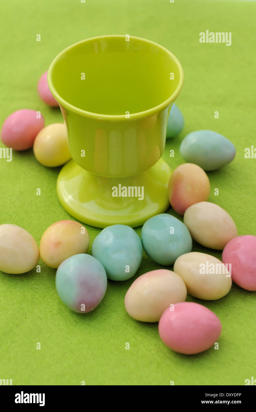 Small easter eggs hi-res stock photography and images - Alamy