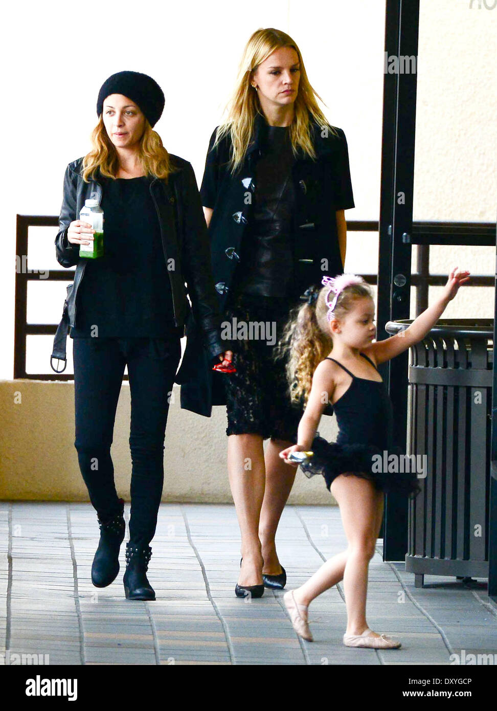 Nicole Richie takes her daughter Harlow to a ballet class Featuring ...