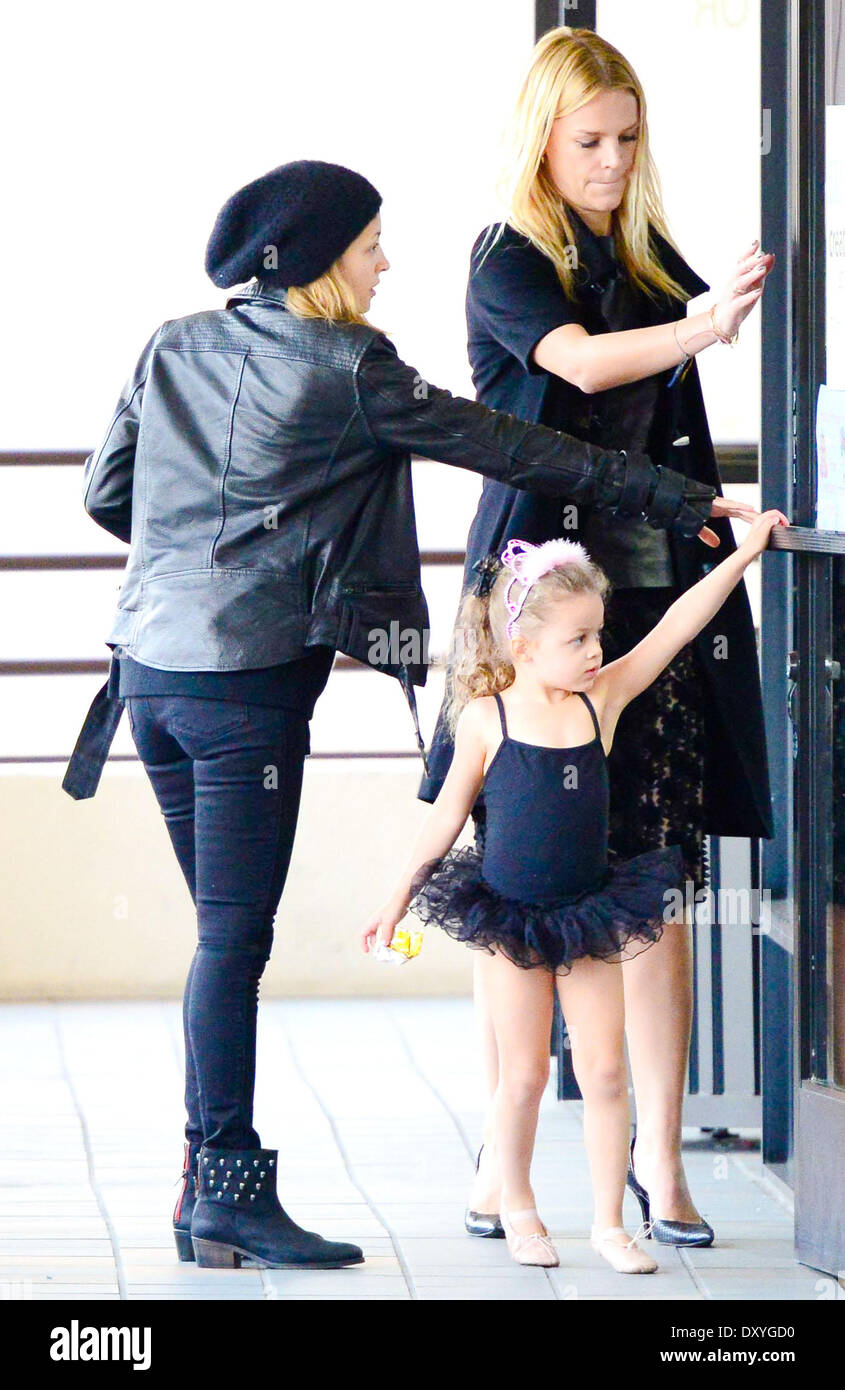 Nicole Richie takes her daughter Harlow to a ballet class Featuring ...