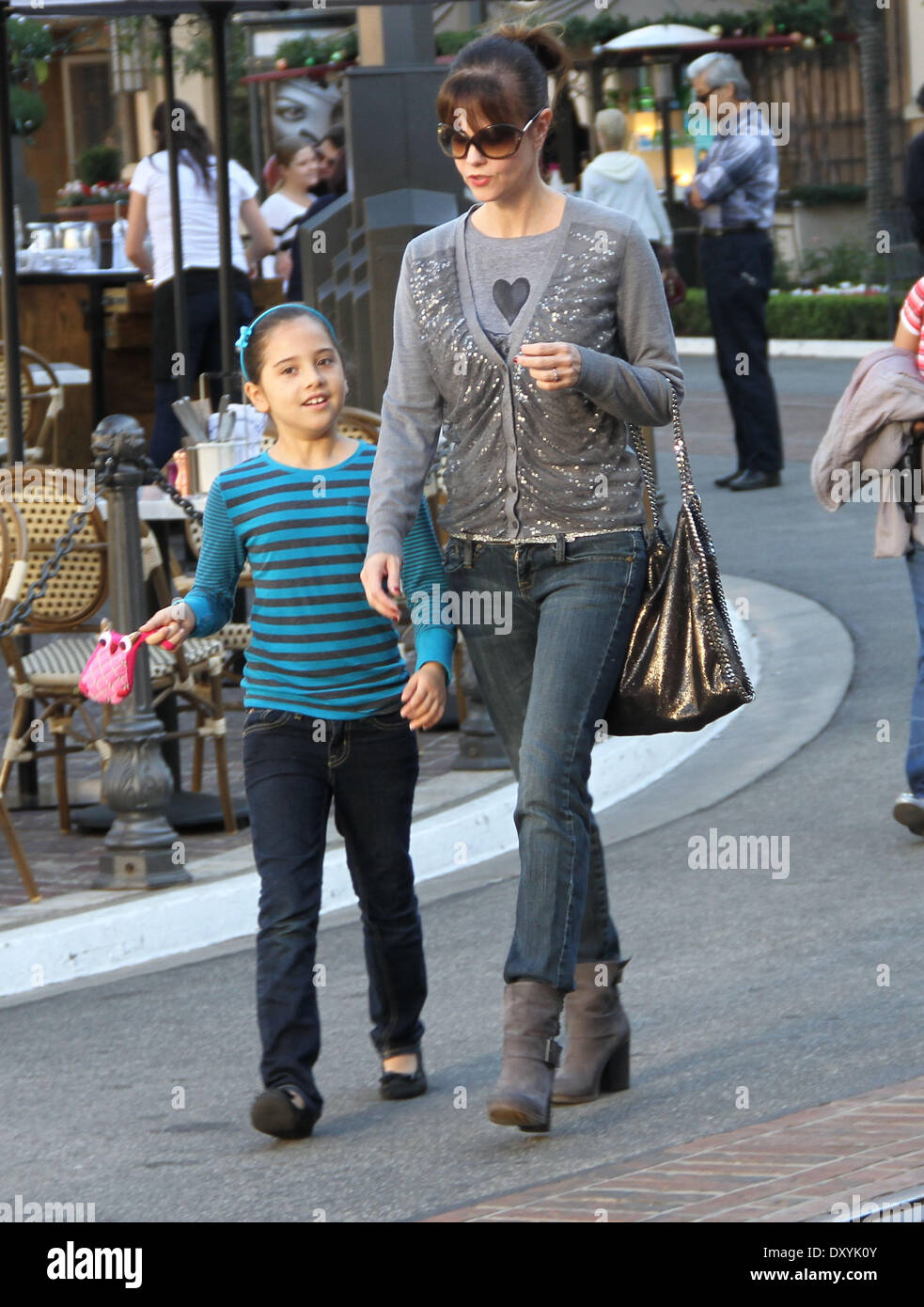 Goes shopping with her daughter at The Grove in Hollywood Featuring ...