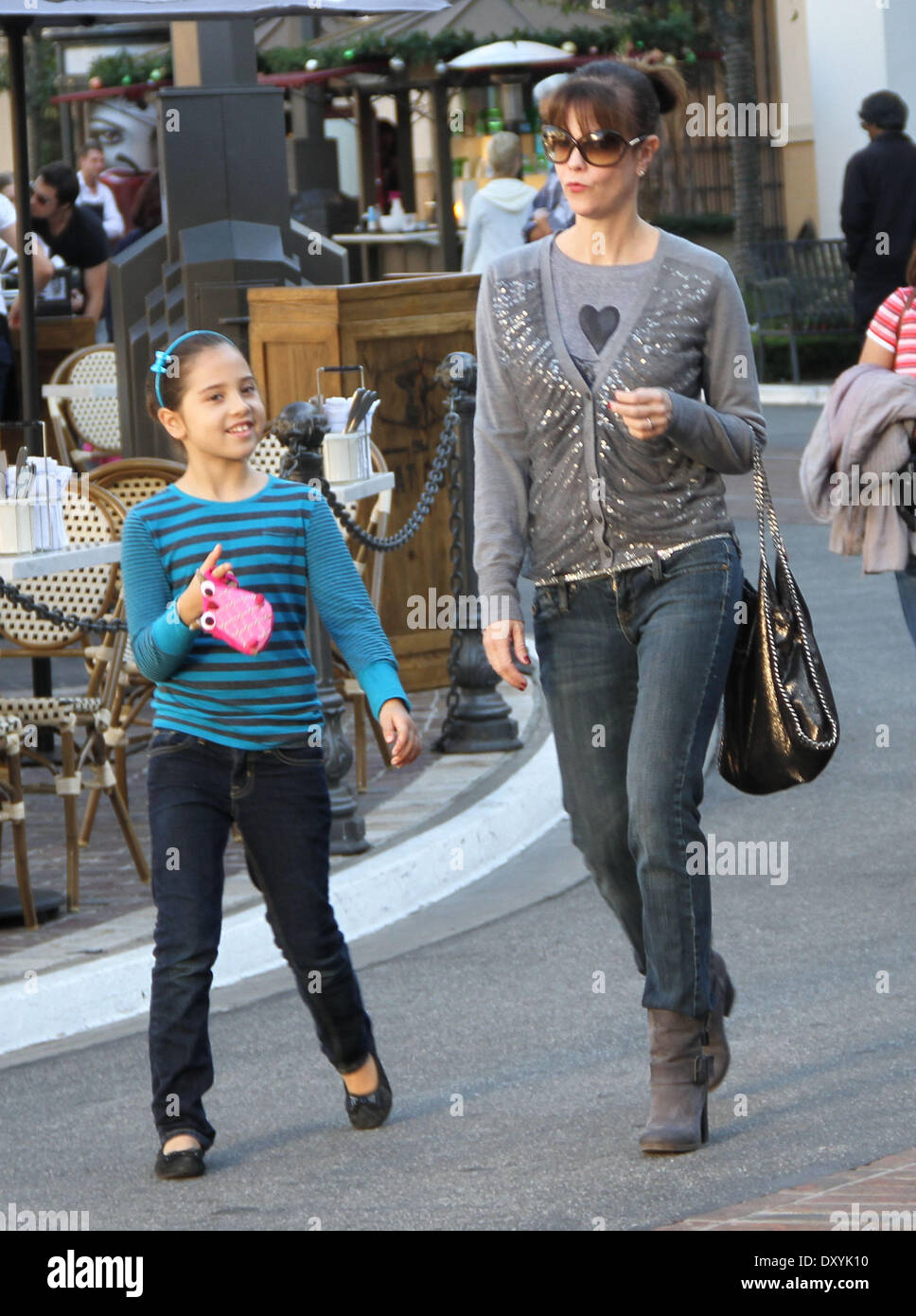 Goes shopping with her daughter at The Grove in Hollywood Featuring ...