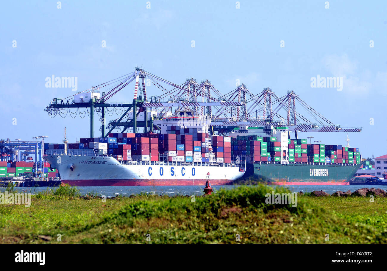 Colon panama port hi-res stock photography and images - Alamy