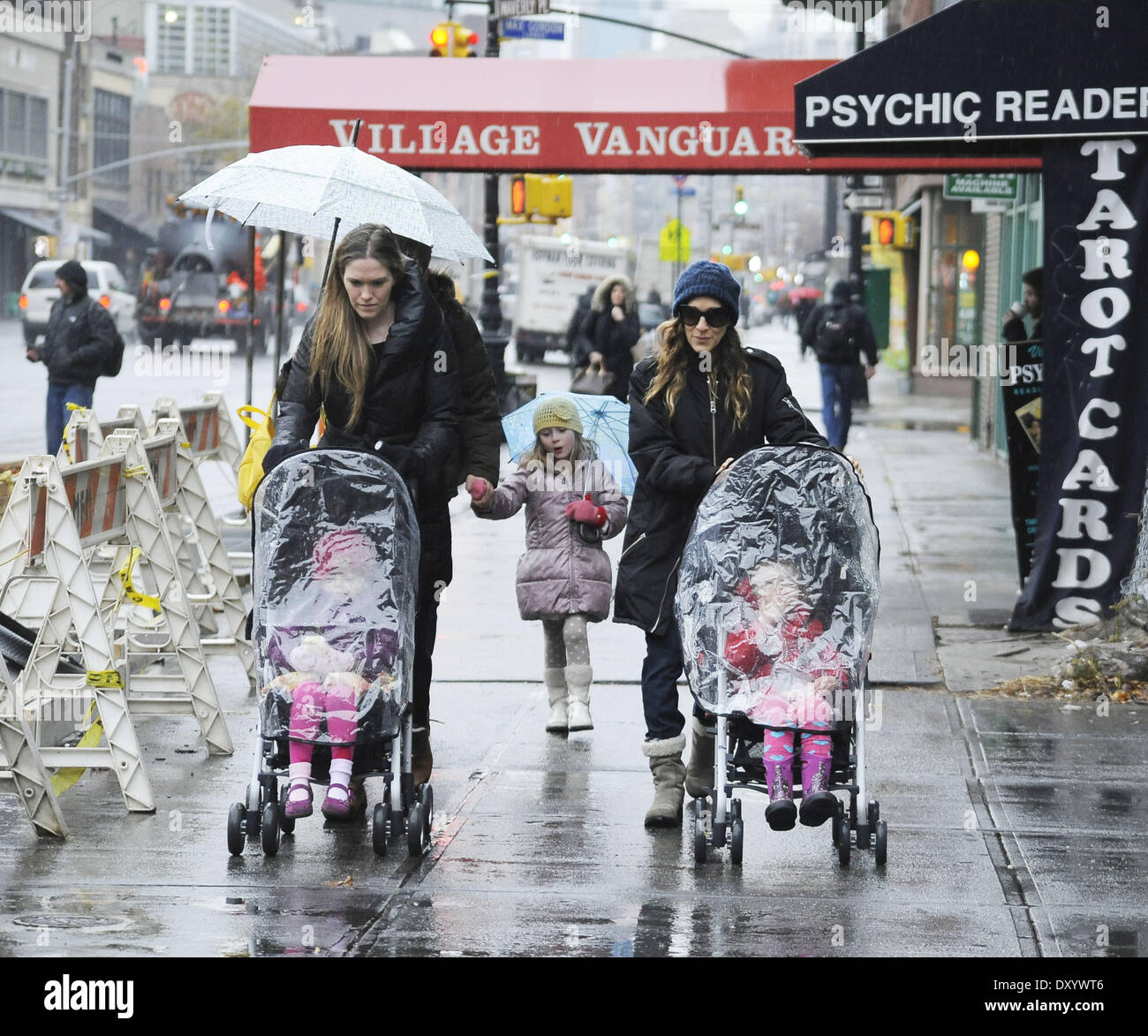 Sarah Jessica Parker taking her daughters Tabitha and Marion to school ...