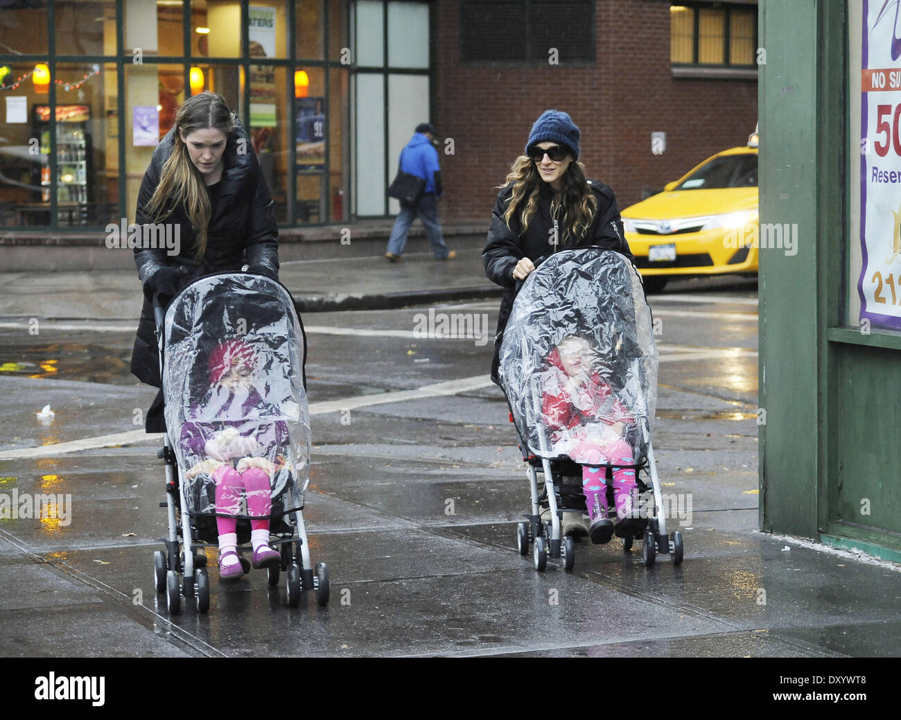 Sarah Jessica Parker taking her daughters Tabitha and Marion to school ...