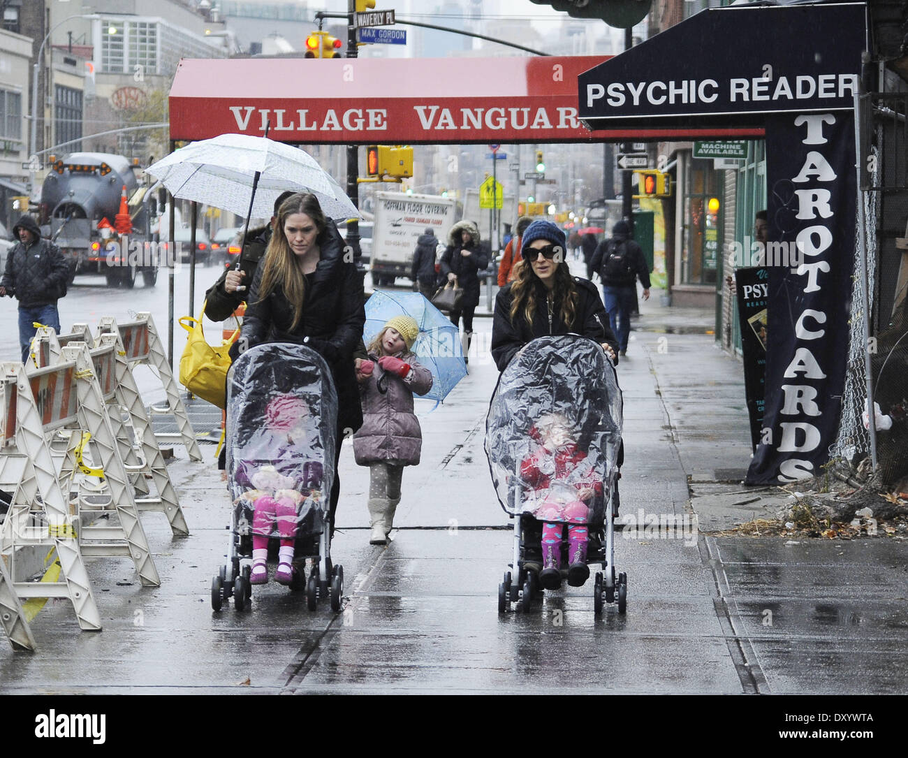 Sarah Jessica Parker taking her daughters Tabitha and Marion to school ...