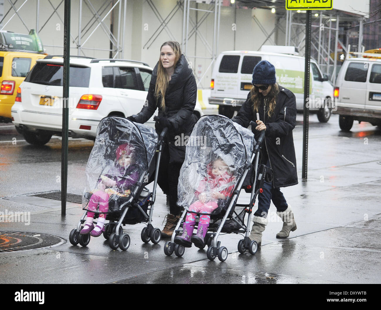 Sarah Jessica Parker taking her daughters Tabitha and Marion to school ...