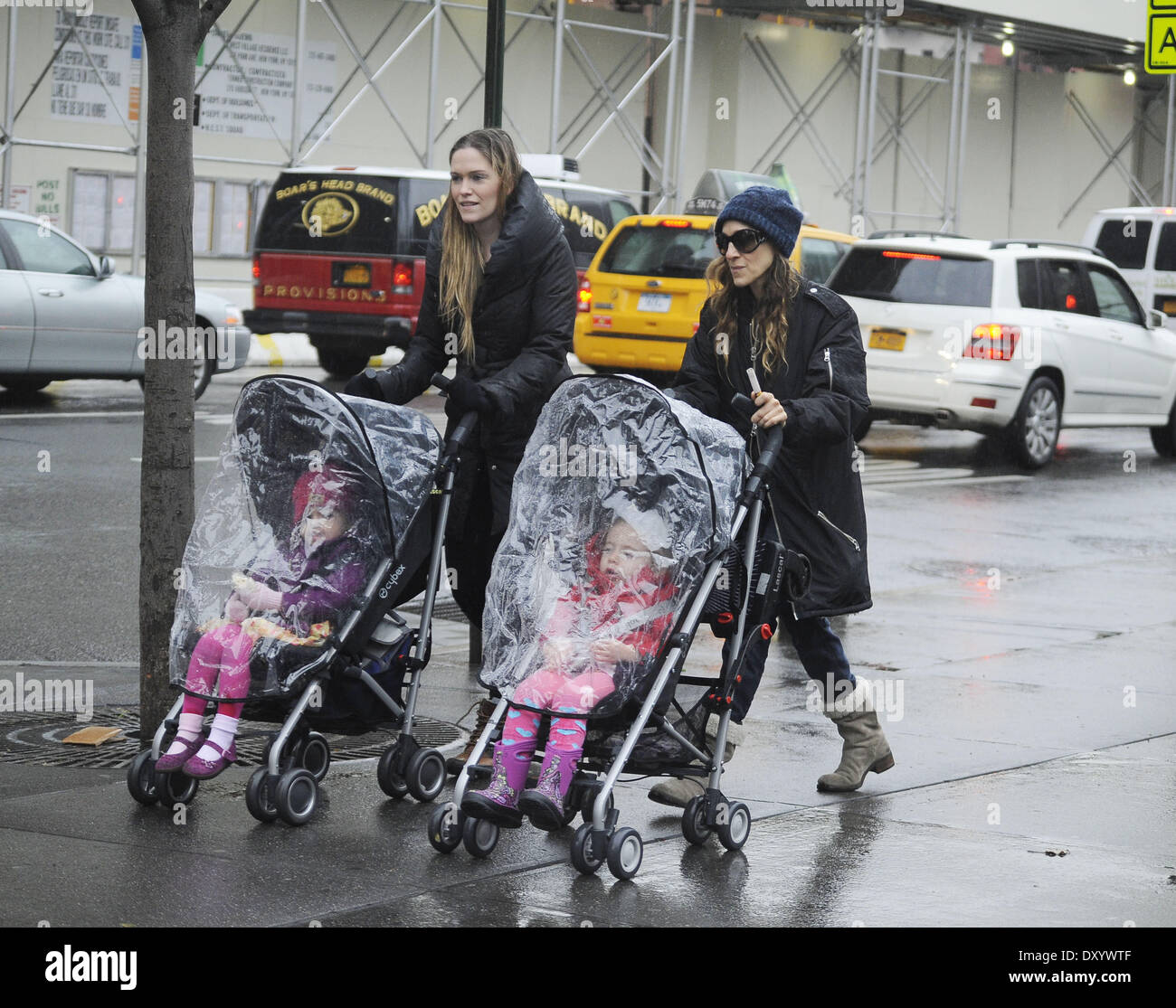 Sarah Jessica Parker taking her daughters Tabitha and Marion to school ...