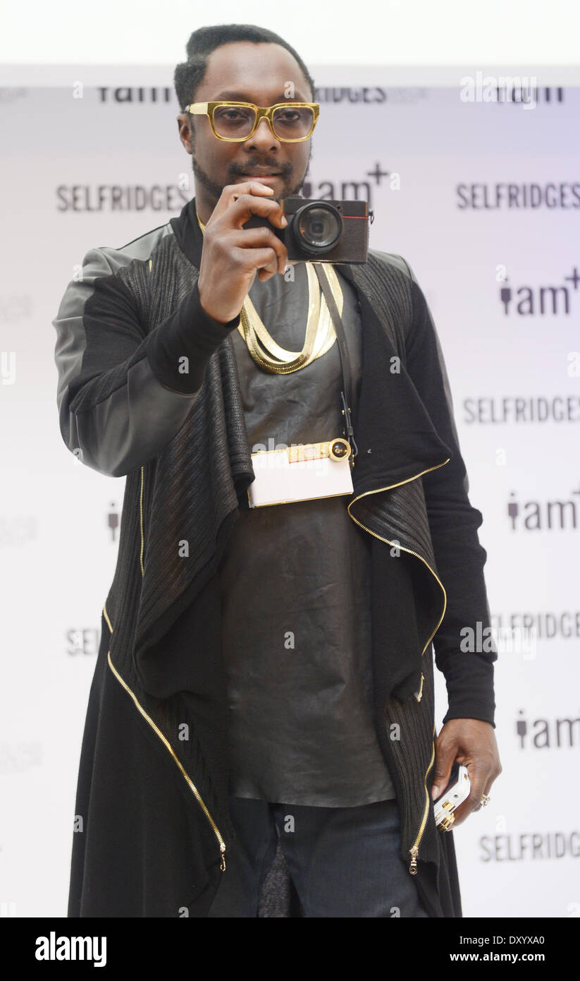 will.i.am launches the 'i.am+ foto.sosho' at Fashion Retail Academy ...