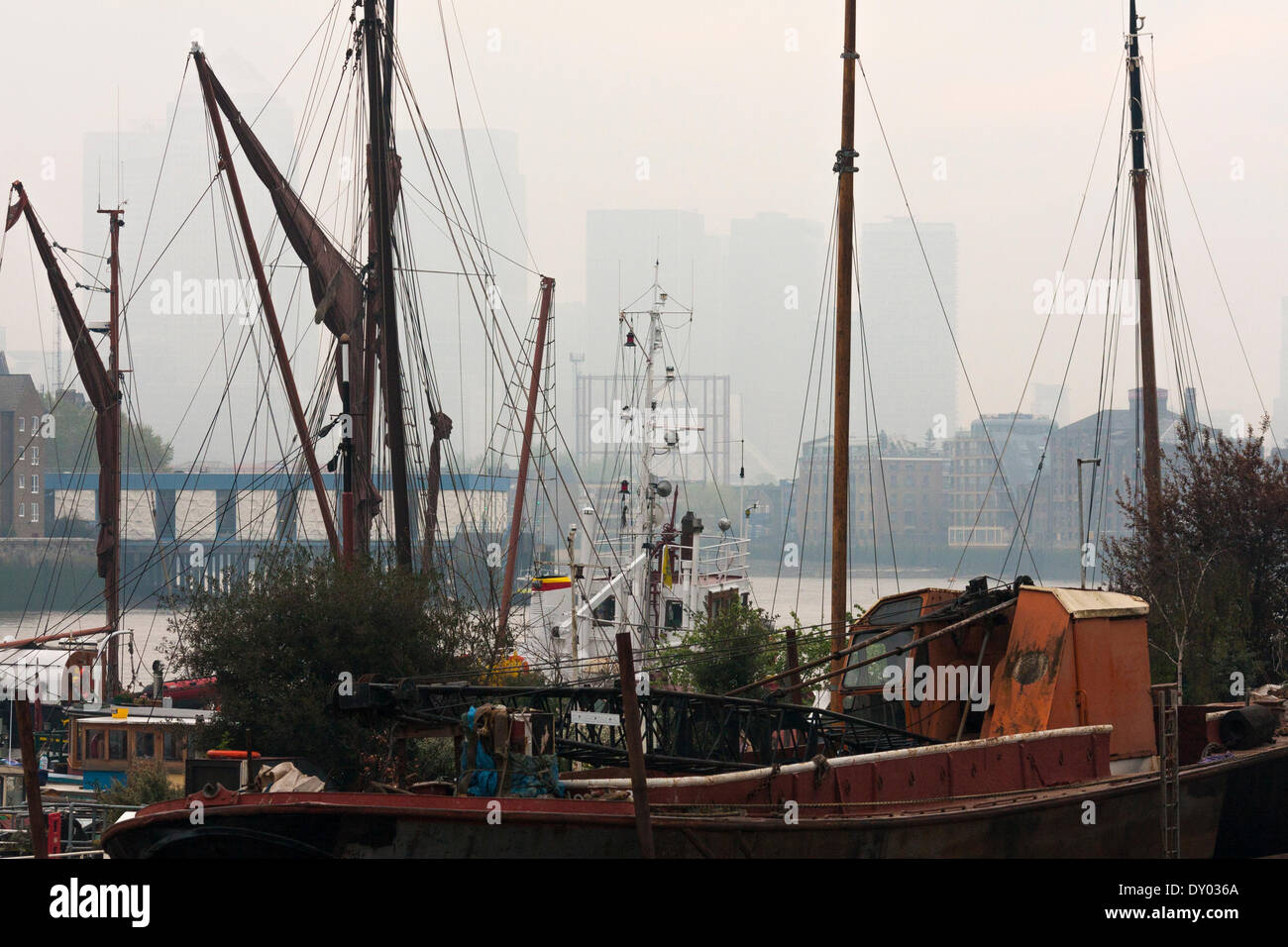 Air pollution in london hi-res stock photography and images - Alamy
