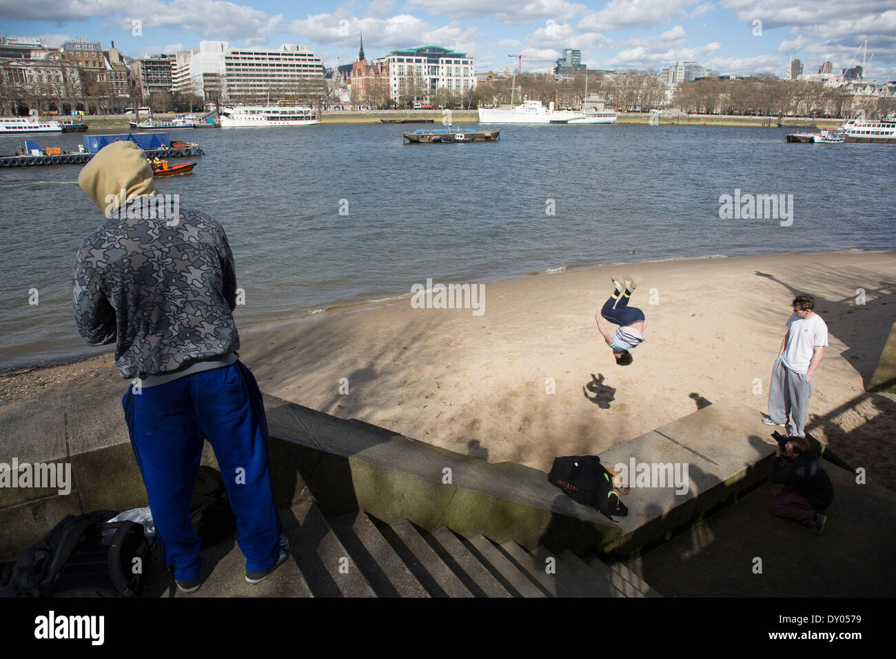 Parkour runner shows urban acrobatic skills flying upside down at the ...