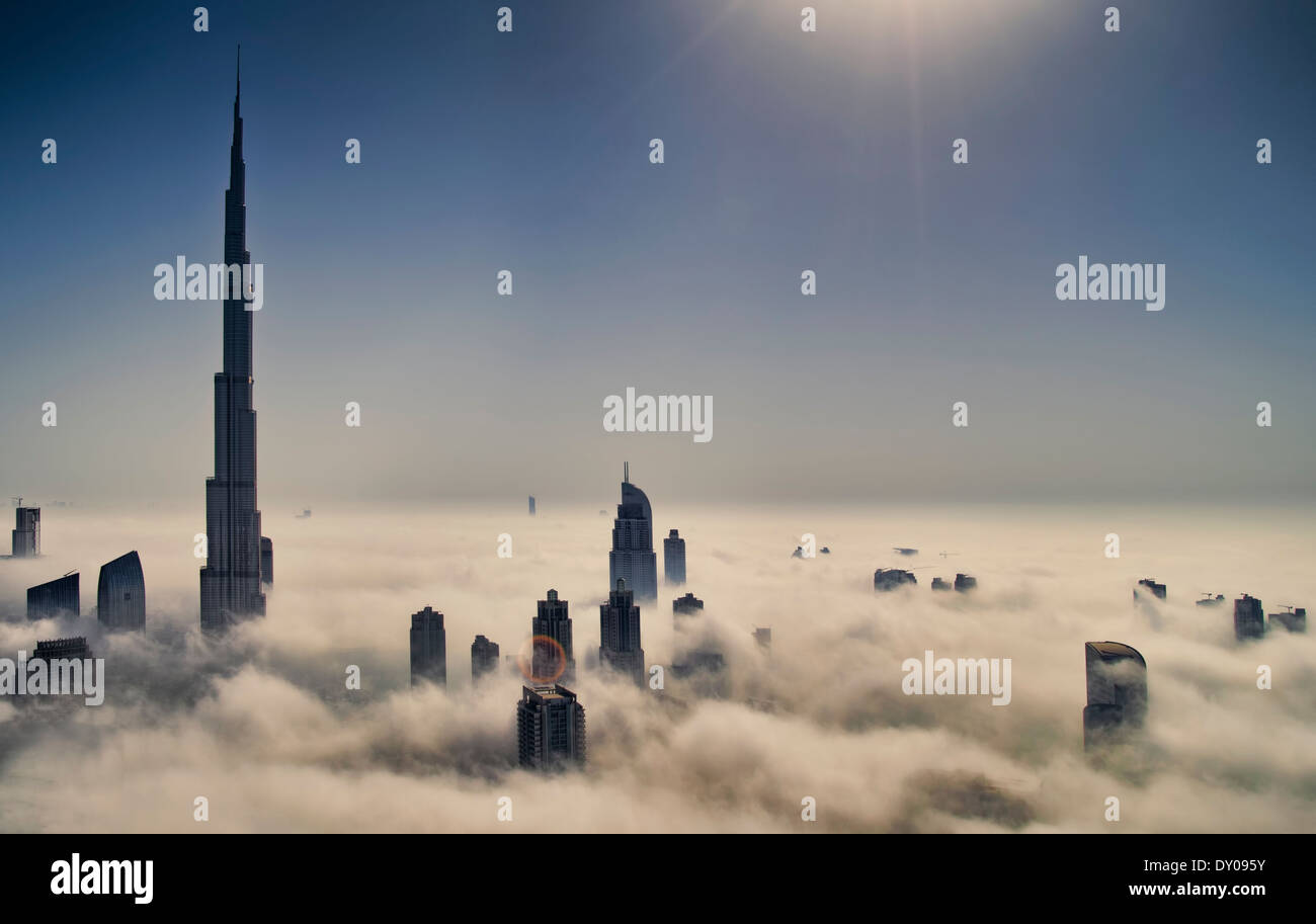 Dubai skyline fog hi-res stock photography and images - Alamy