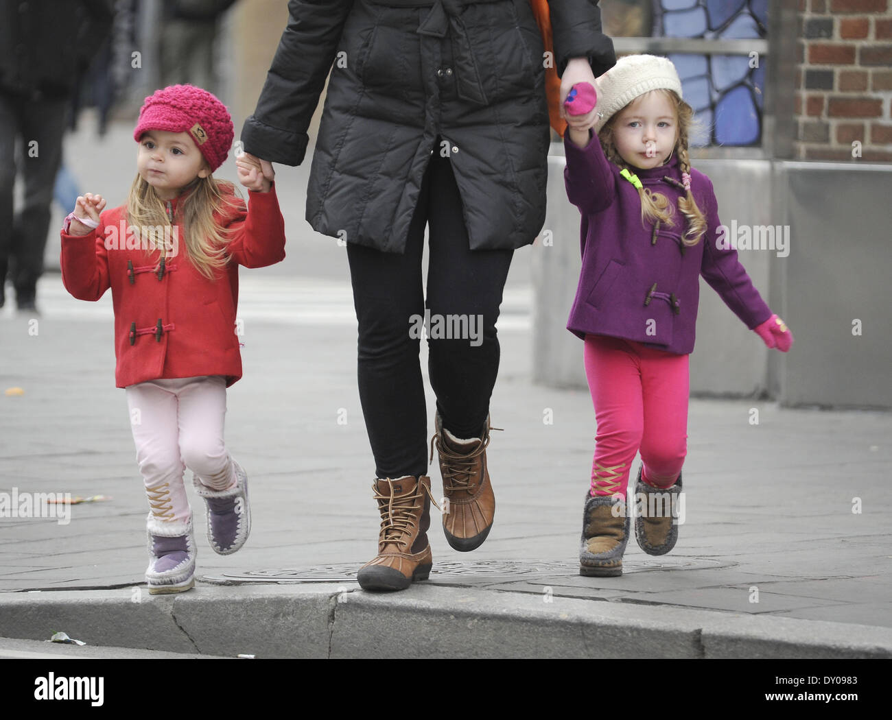 Sarah Jessica Parker's twins walk with their nanny to school Featuring ...