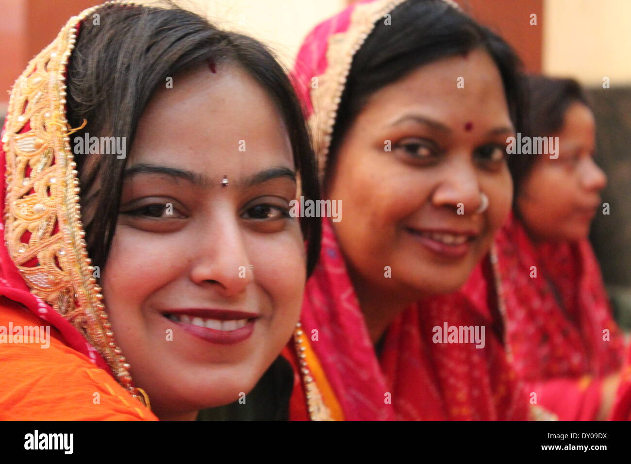 Bank Road, Patna, Bihar, India, 02nd April 2014. Migrant Rajasthani ...