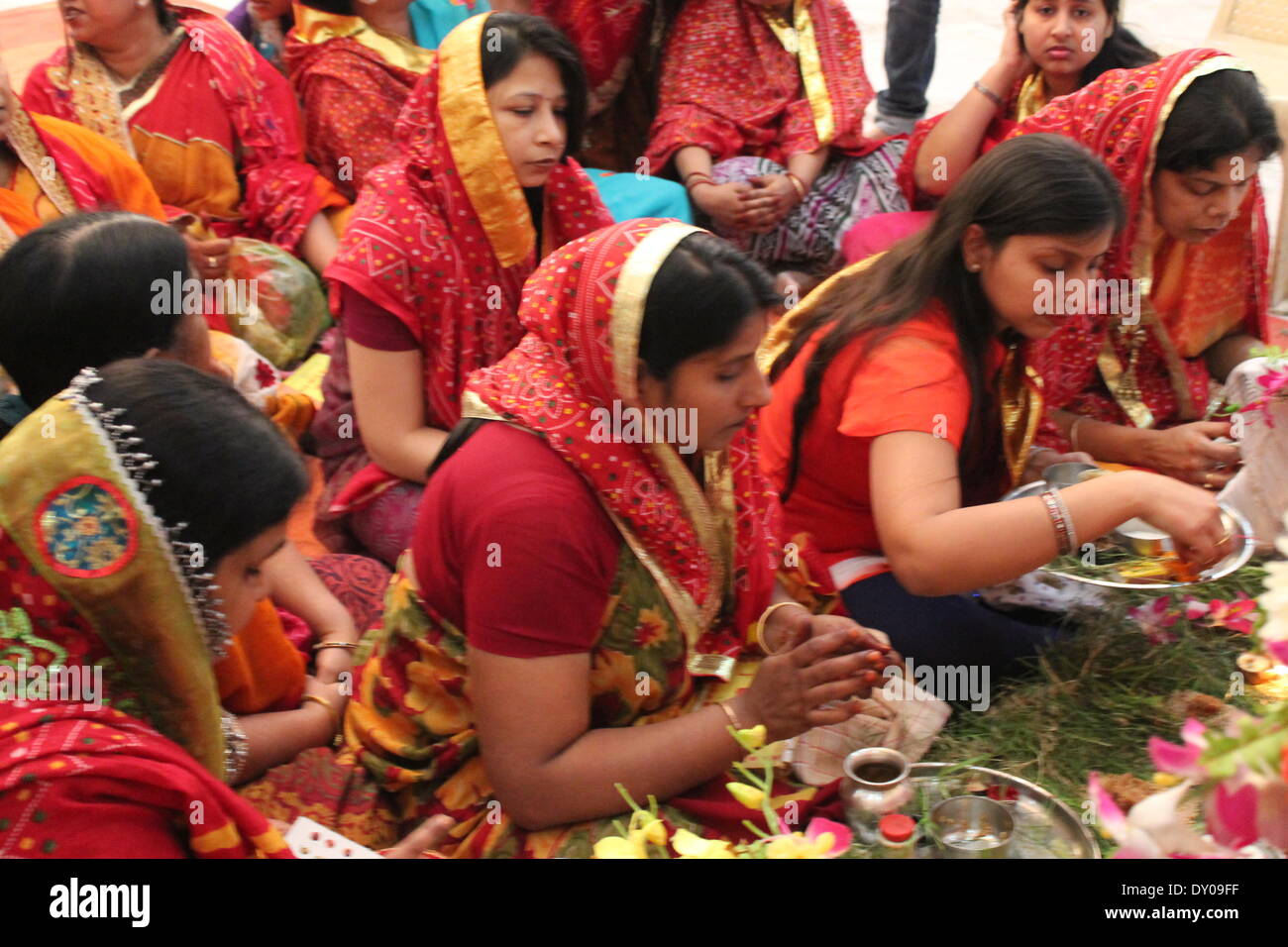 Bank Road, Patna, Bihar, India, 02nd April 2014. Migrant Rajasthani ...